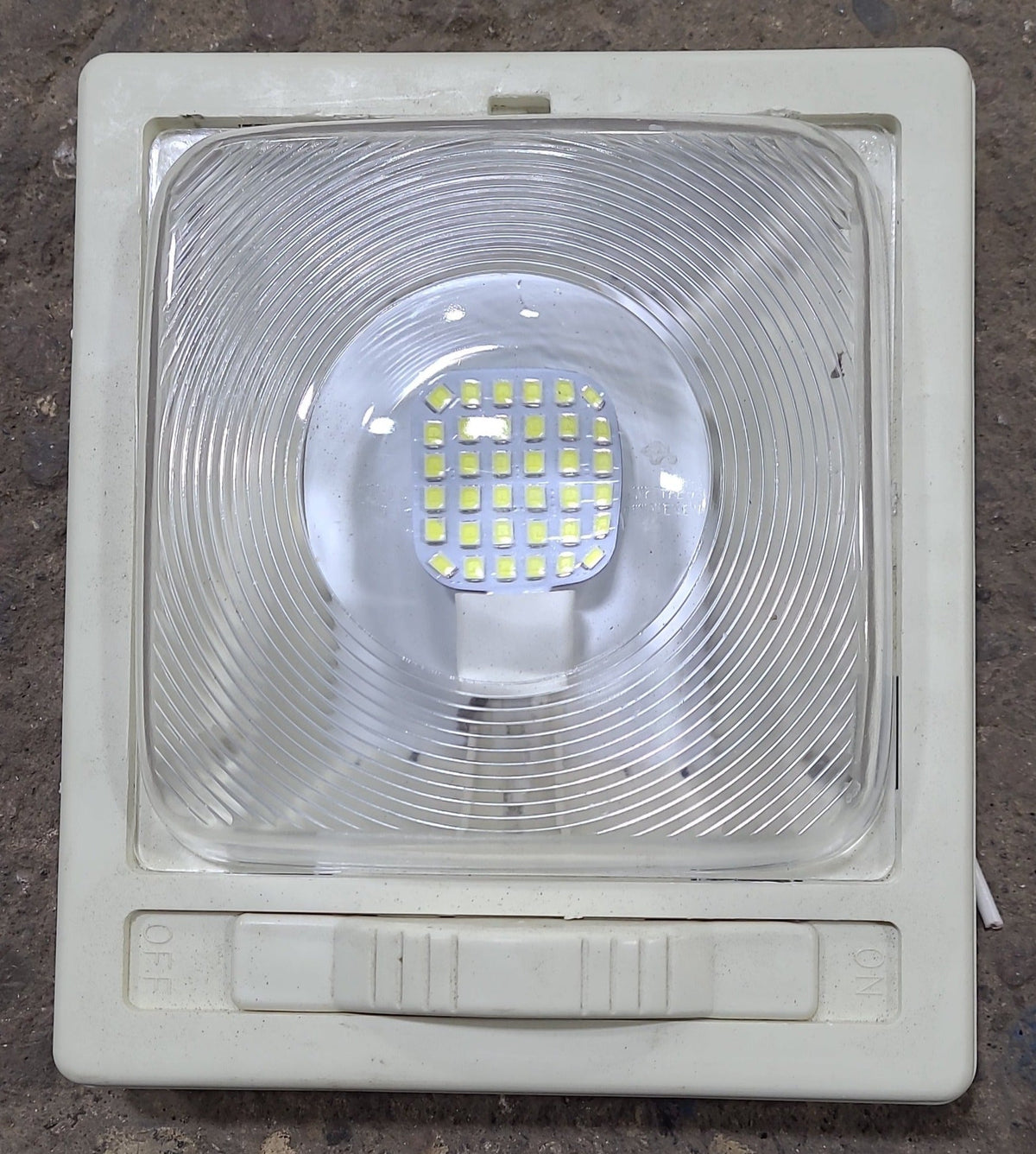 Buy USED RV Interior Light Fixture - LR 36513 - SINGLE - Online - Young ...