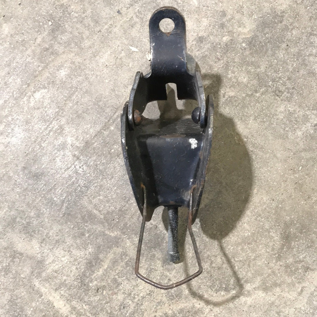 Buy Used Weight Distribution Hook Up Bracket Online - Young Farts RV ...