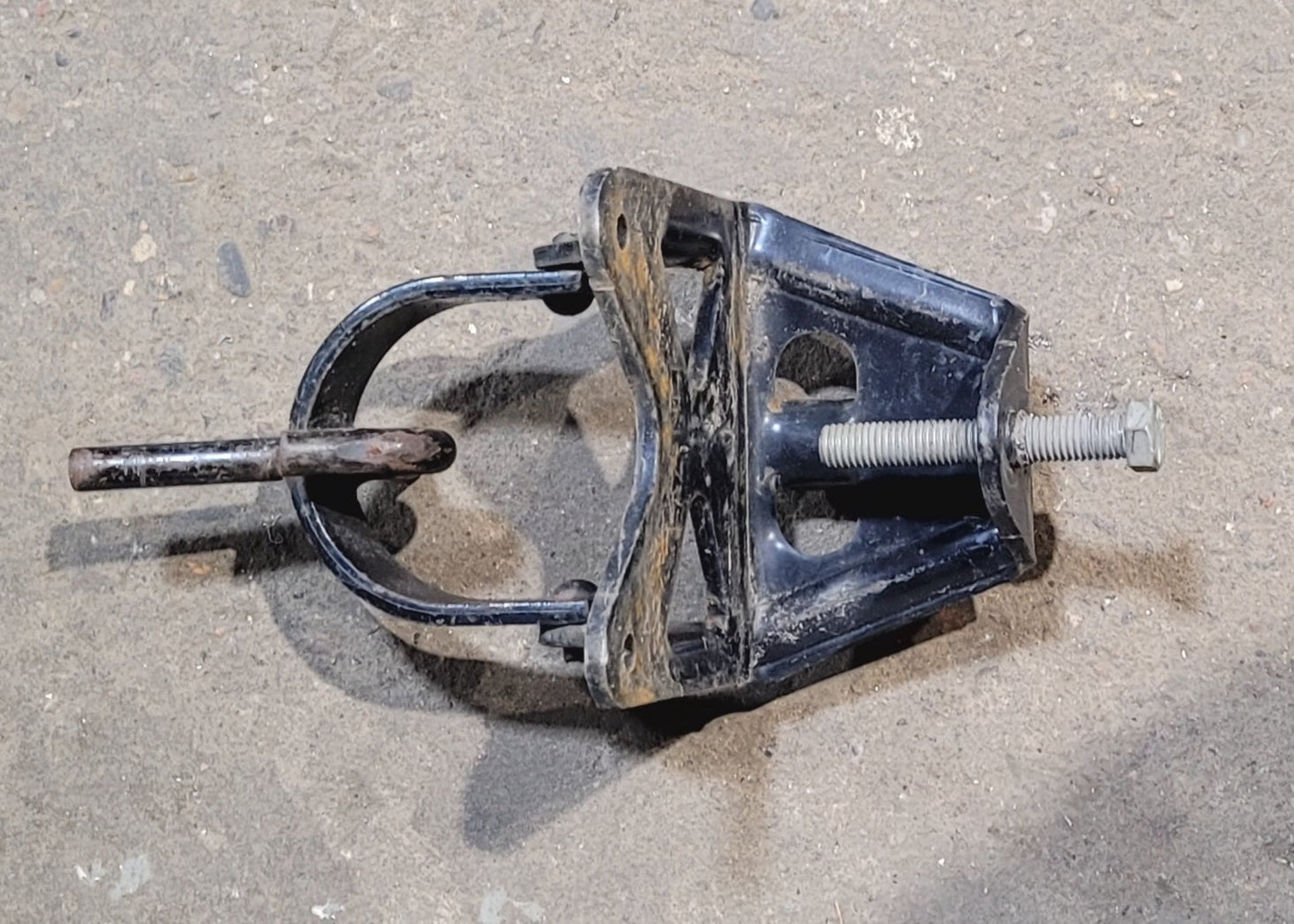 Used Weight Distribution Hook-Up Bracket — RV Part Shop CA